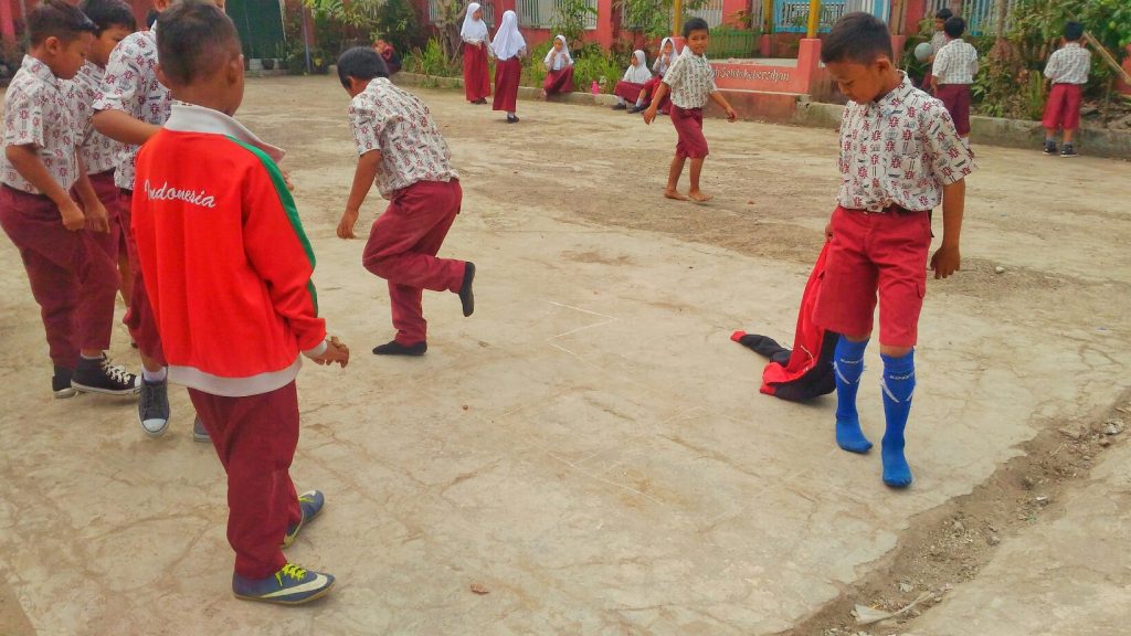 Cara Bermain Permainan Tradisional Sondah atau Engklek – Travel Eat ...